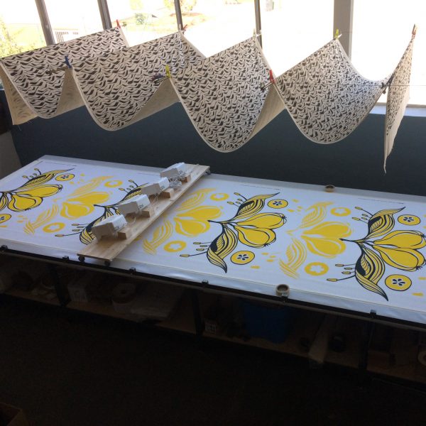 Screenprinting table textile printing table